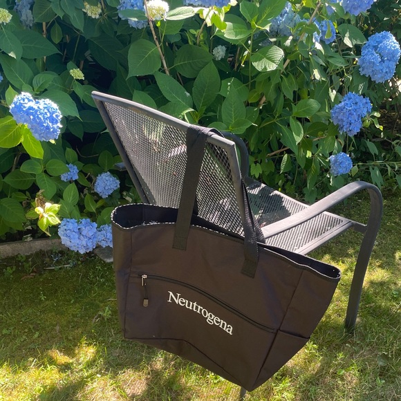 Neutrogena | Bags | Never Used Neutrogena Black Beach Tote With Zipper ...